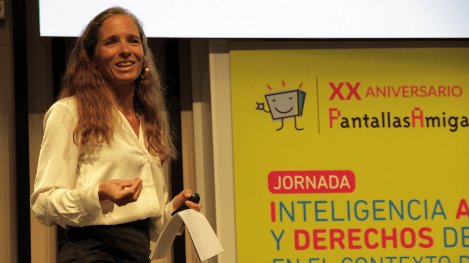 Conferencia de Ellen Helsper, “Alfabetización digital e inteligencia ...